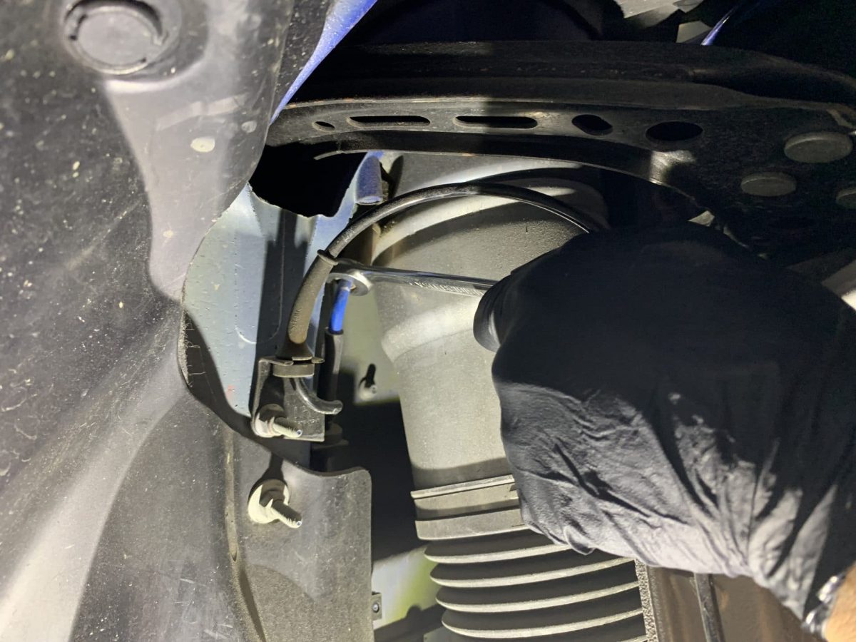 Model S Plug & Play High-Performance Shocks Installation Guide
