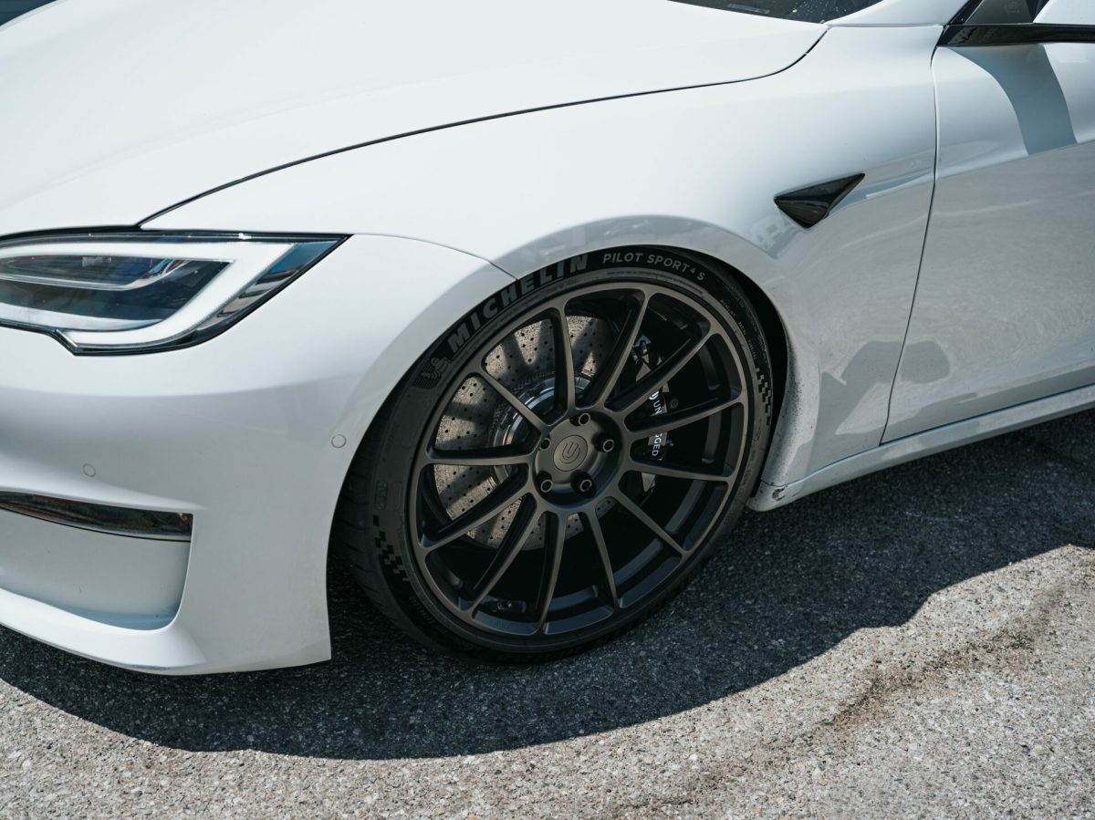 Tesla Model S Plaid Carbon Ceramic Front Big Brake Kit (BBK)