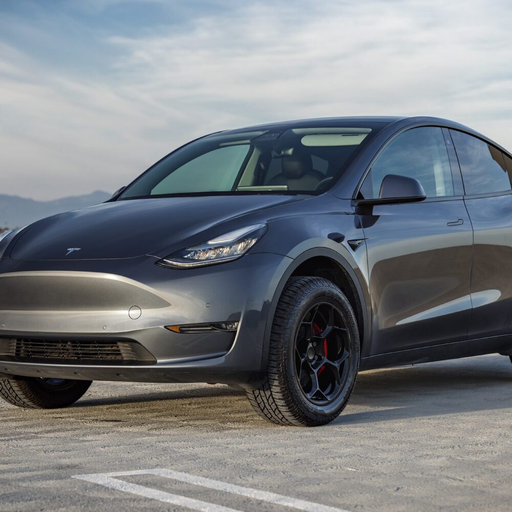 Pearl White Tesla Model Y - UP-05 Forged Wheels in Satin Titanium
