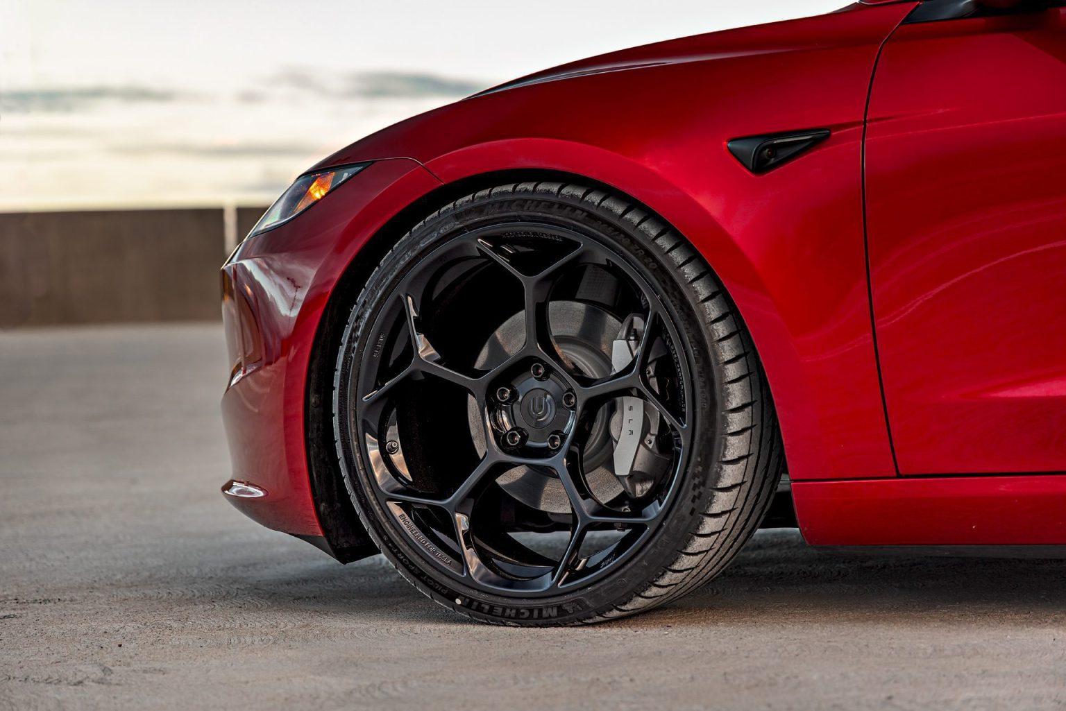 Bright Red 2024 Tesla Model 3 Performance 20 inch UP-05 Wheels in Gloss ...